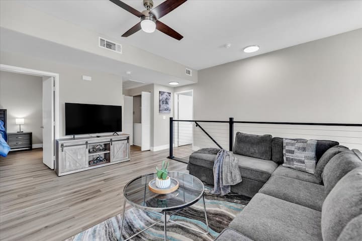 Elegant 2bd/2ba Modern Condo In The Southwest - Las Vegas, NV