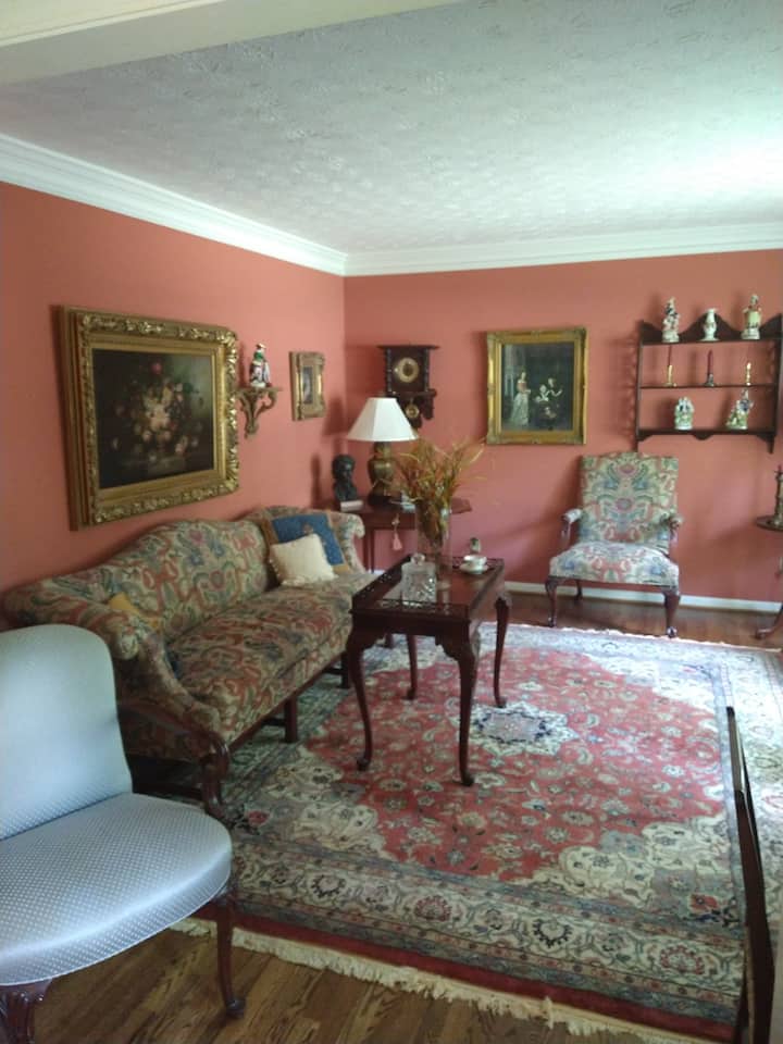Cheerful & Posh Master Bedroom Suite, King - Marietta, GA