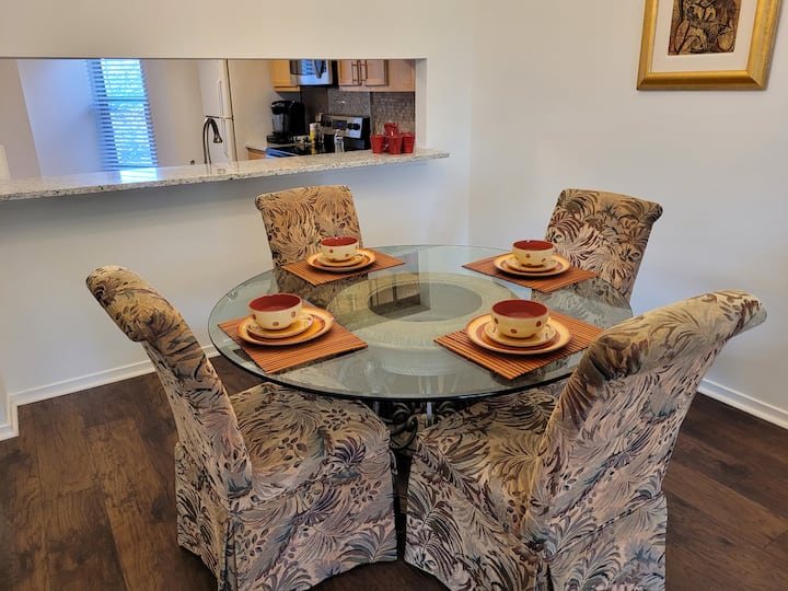 Lovely Upper Level 2-bedrooms, 2-baths Condo - Auburn Hills, MI