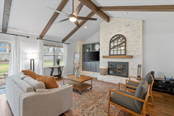 Charming Family Home W/ Playground, Office + Wifi - Round Rock, TX