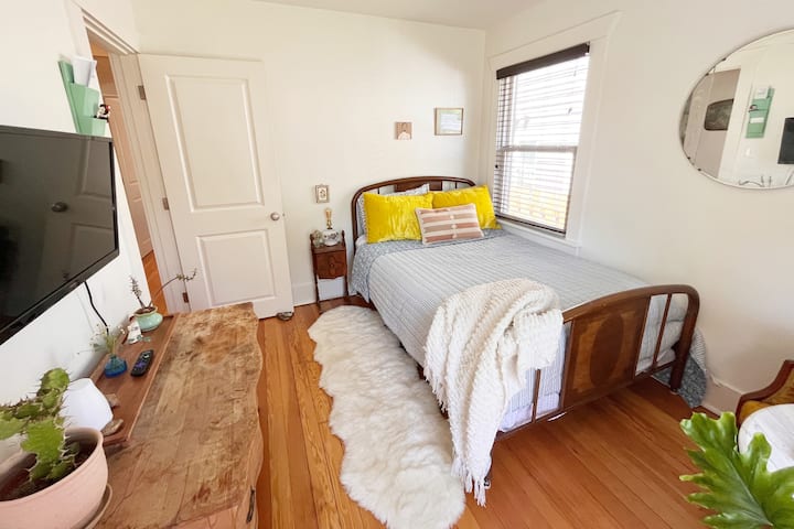 Cozy Private Room In A Charming Fopo Home - Portland, OR