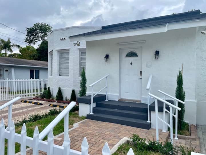Nice 3 Bedroom Home Center Miami - Miami