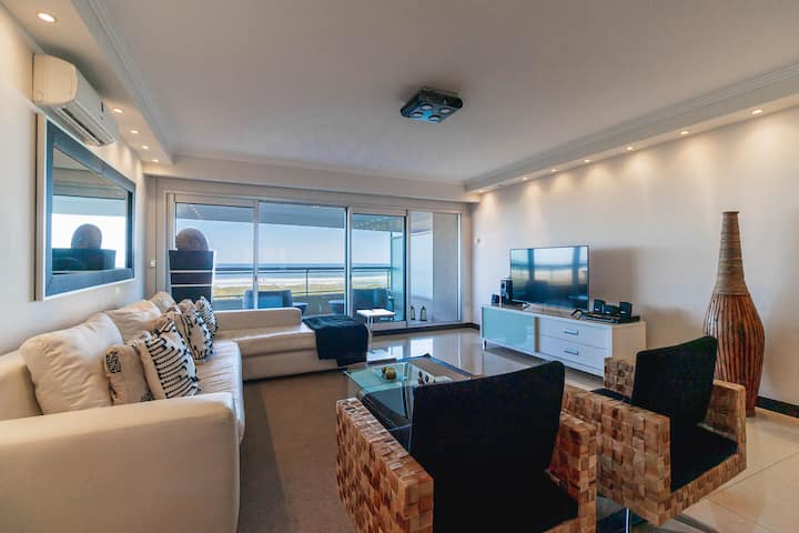 Moderno Apartamento De Lujo En Frente Al Mar - Uruguay