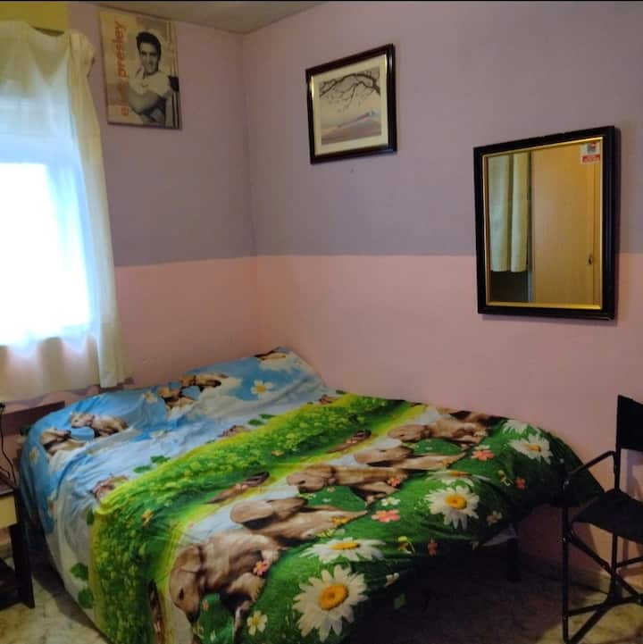 Amplia Habitación Económica Con Llave - Torrejón de Ardoz