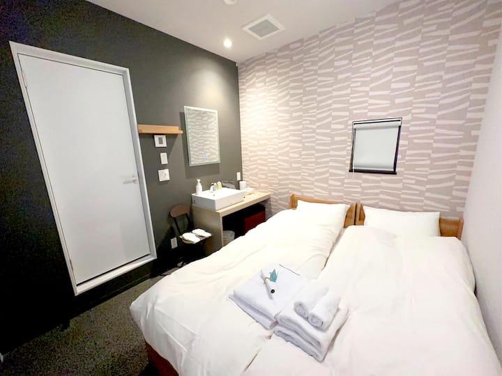 《大画面で鑑賞》浅草観光をさらに楽しむシアタールーム！ツインベッド(最大2名) - Ueno