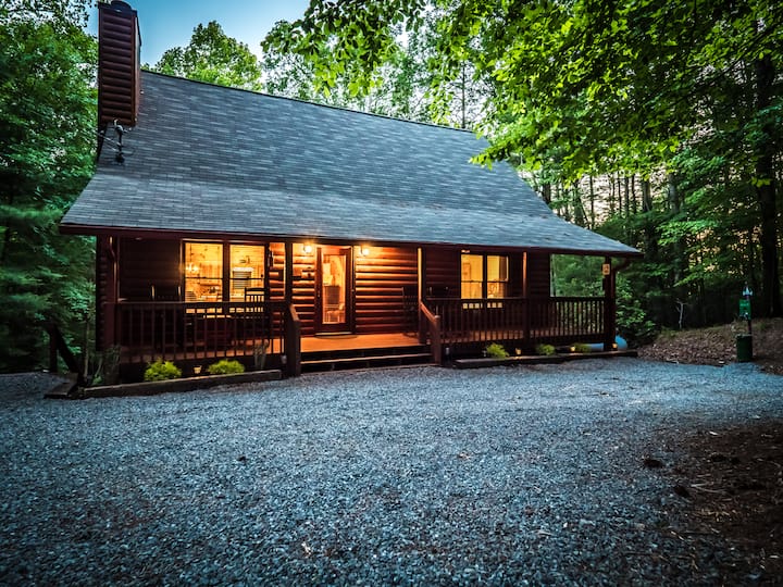 Dog Friendly, Hottub, Cabin W/fireplace, Fire Pit - Ellijay, GA