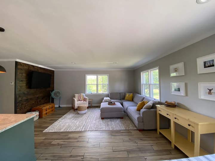 Country Cottage Retreat - Cheboygan, MI