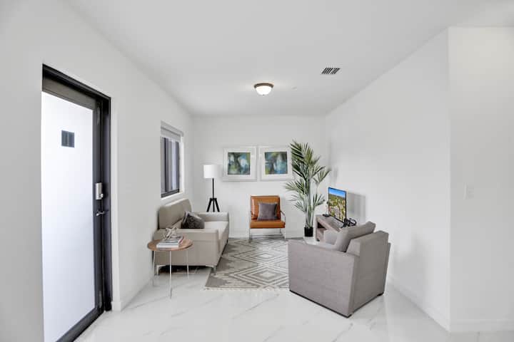 Spacious Apartment In Wynwood 2 Bedrooms + Parking - North Miami, FL