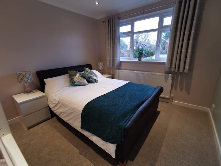 Priv/suite,own Entrance,parking,10mwalk To High St - Bridgnorth