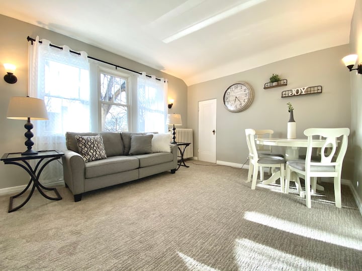 Stylish Downtown Large Two Bedroom With Office. - Bismarck, ND