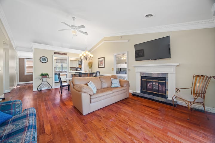 Asheville Downtown 2 Br 2ba Condo Overlooking City - Asheville, NC