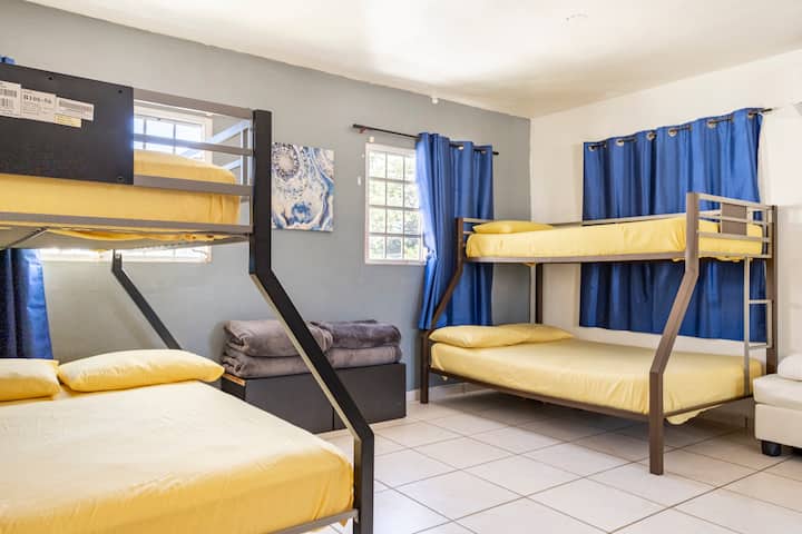 Apartamento Cerca De Condado Y C/ Loiza Santurce - San Juan