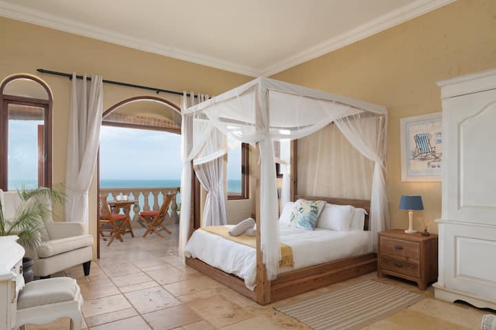 Ballito's Beach Villa With Dreamy Ocean Views - Dolphin Coast