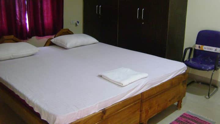 Couple Friendly Home Studio  Wth Breakfast, Dinner - Bhubaneswar