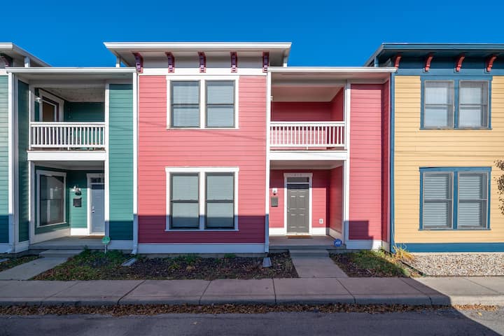 6br Downtown | Side-by-side Townhomes | 2 Garages - Irvington Historic District, IN