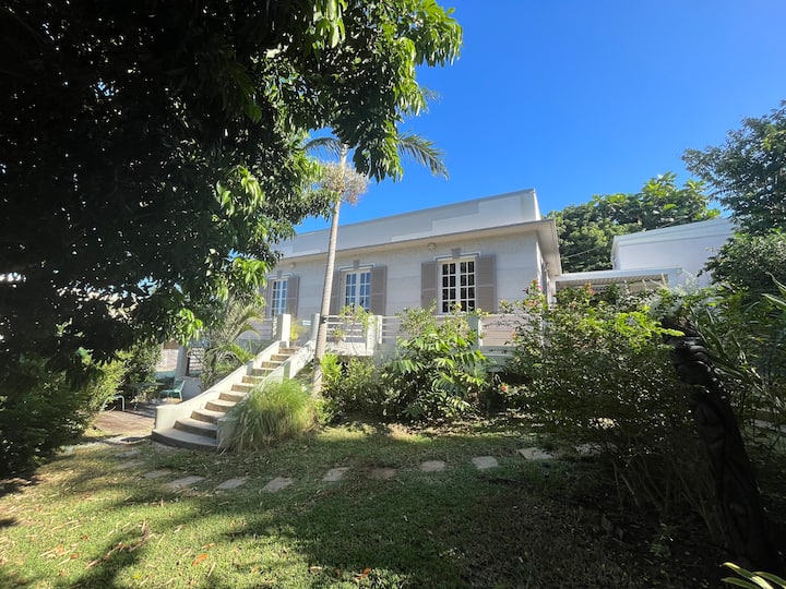 F1 Neuf Attenant à Une Maison Coloniale De La Vdc - Nouméa