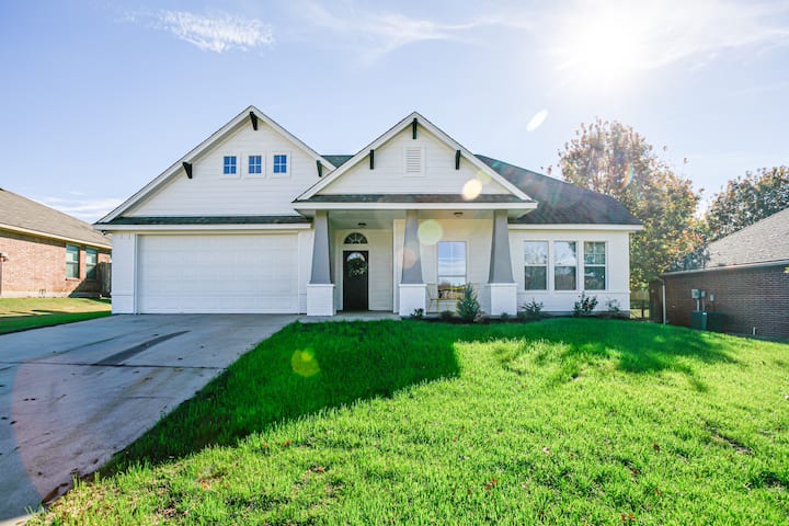 Cheerful & Family Friendly 3/2 Monthly Rental - Weatherford, TX