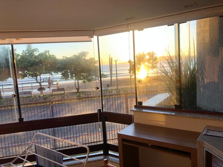 Apartamento Em Itapema, De Frente Para O Mar - Itapema