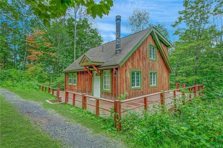 Colonels Cabin | Sauna, Fireplace, Mountain Views - Hunter Mountain, NY
