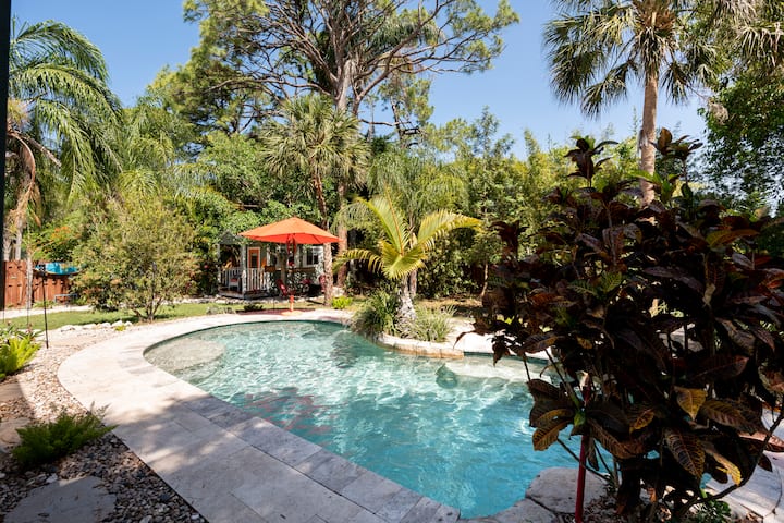 Eco Chictiny House With Heated Pool Retreat - Venice Beach, FL