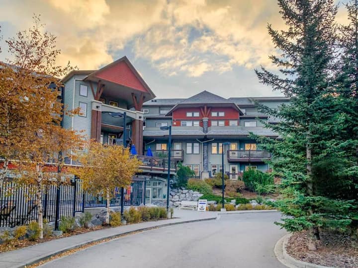 Lovely 2bedroom Condo With Pool - Canmore