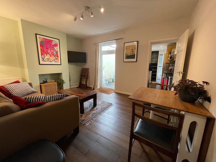 Lovely 2 Bed House In Bristol - Bristol