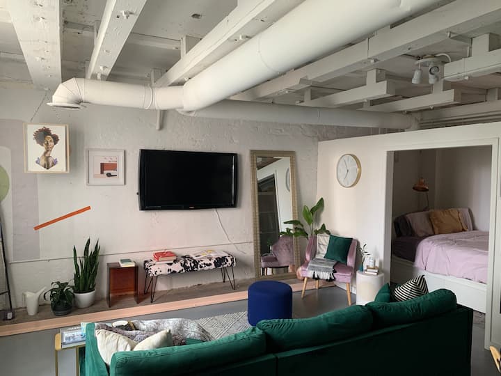The Getaway Loft Walking Distance To Mercedes Benz - Atlanta, GA