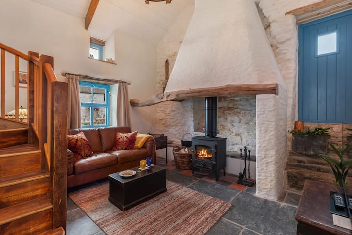 Romantic Historic Coastal Cottage + Modern Luxury! - Llangrannog