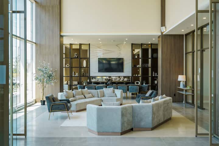 Stunning 2br Apt With City Views, Near Place Vertu - Dorval