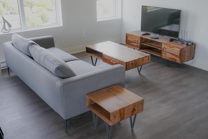 Stunning 2br Apt With City Views, Near Place Vertu - Montreal