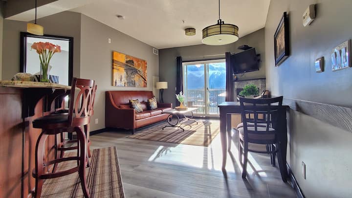 South Facing Condo With Magnificent Mountain Views - Canmore