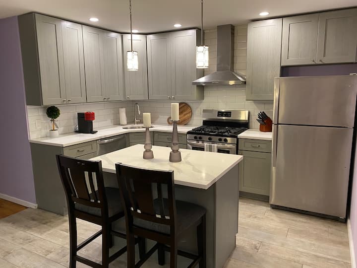 30 Day Minimum Newly Renovated 4-bedroom Duplex - Queens, NY