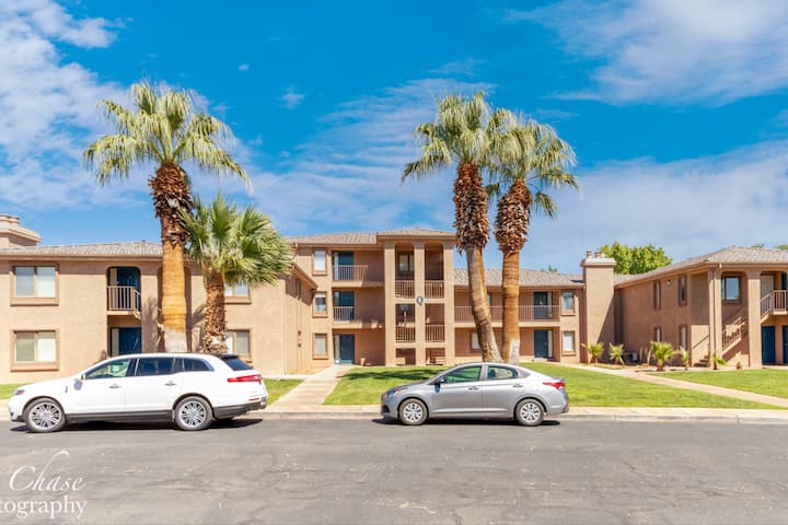 Cheerfully 2 Bedroom Vacation Home With Pool - St. George, USA