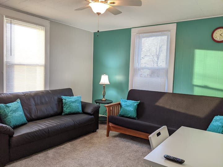 Rosedale 2nd Floor Apartment King Bed! - Essex, MD
