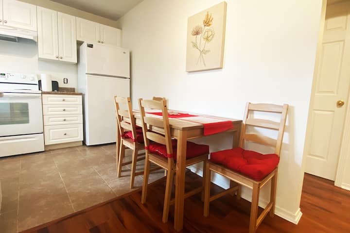 Entire 2-bedroom Guest Suite. North Vancouver - West Vancouver
