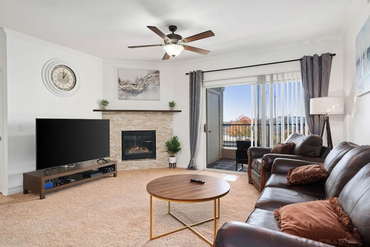 Charming Two Bedroom Condo Next To Galleria Mall - Roseville, CA
