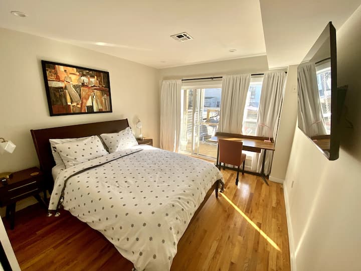 Stylish Apt With Balcony And Patio - 20 Mins To Ny - Jersey City, NJ