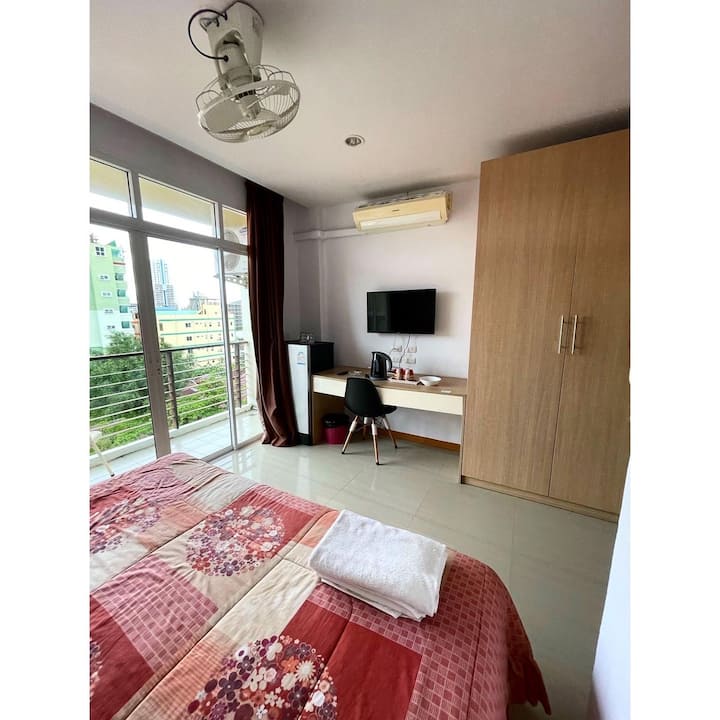 Studio Room With Balcony Center Patong - Patong Beach