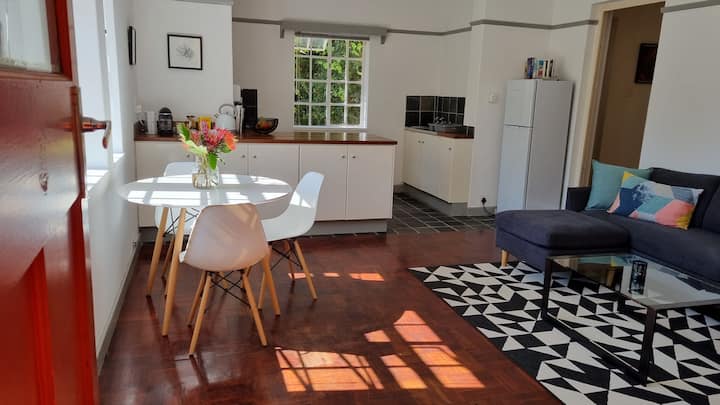 Lovely Garden Apartment In Perfect Location - Cape Town