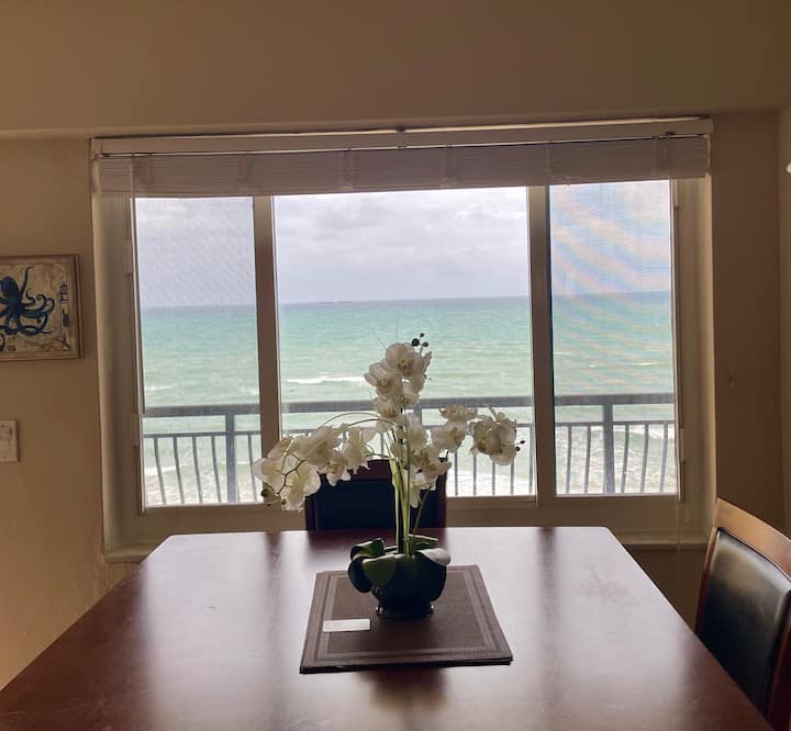 Ocean View - Top Floor - Beach Getaway - Hollywood