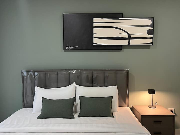 Peak 2br Spacious Apartment For Family & Group - Phnom Penh