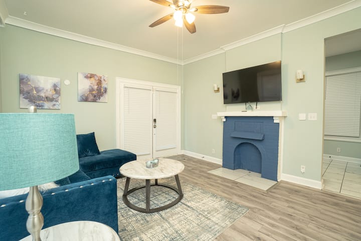 Charming Green Duplex W/fenced Yard & Workstation - Alabama Safari Park