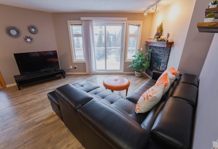 4 Bd /4 Bath Apartment With Mountain View - キャンモア