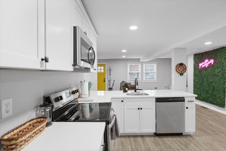 Spacious 3br Near City And Stadiums - Walk Or Ride - Pittsburgh, PA