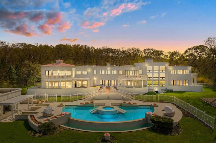 Atlantis Manor Beachfront Mega-mansion W/ 2 Pools - Port Jefferson, NY