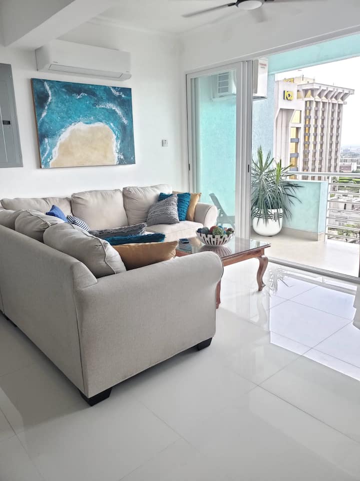 Luxurious & Modern In The Heart Of New Kingston - Kingston