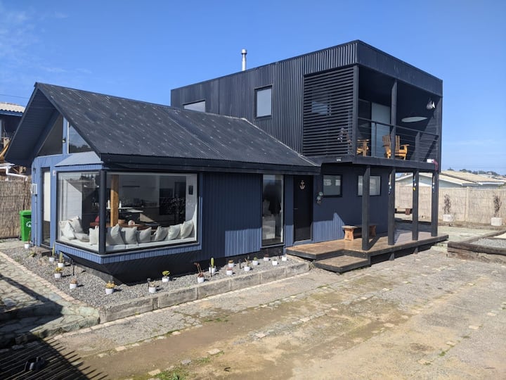 Casa Recién Remodelada, Al Lado De La Playa. - Pichilemu