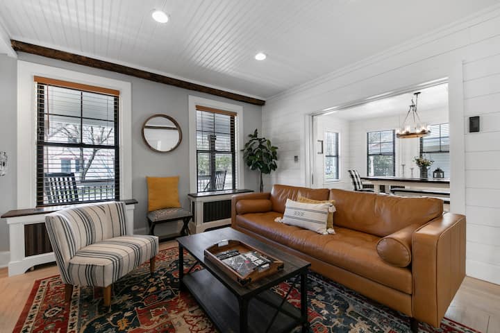 In-town Saratoga 5 Bedroom Modern Farmhouse - Saratoga Springs, NY