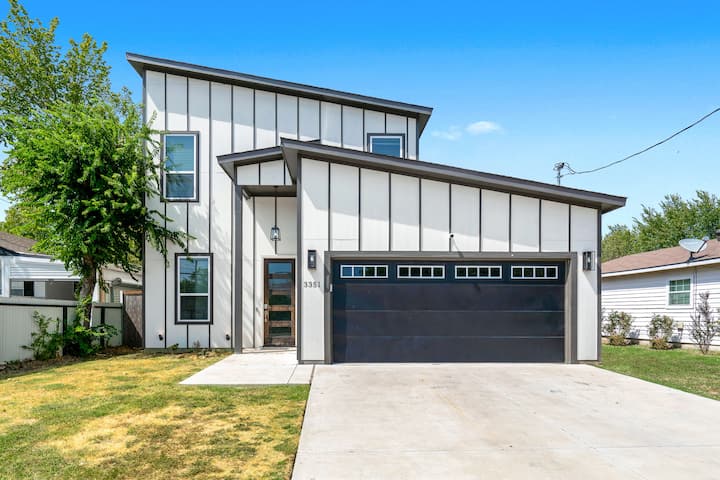 Stylish 4 Br Downtown Home With Massive Backyard - 댈러스