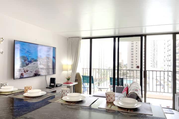 Beautiful Waikiki Banyan 1br*/near Beach/free Prkg - Honolulu, HI